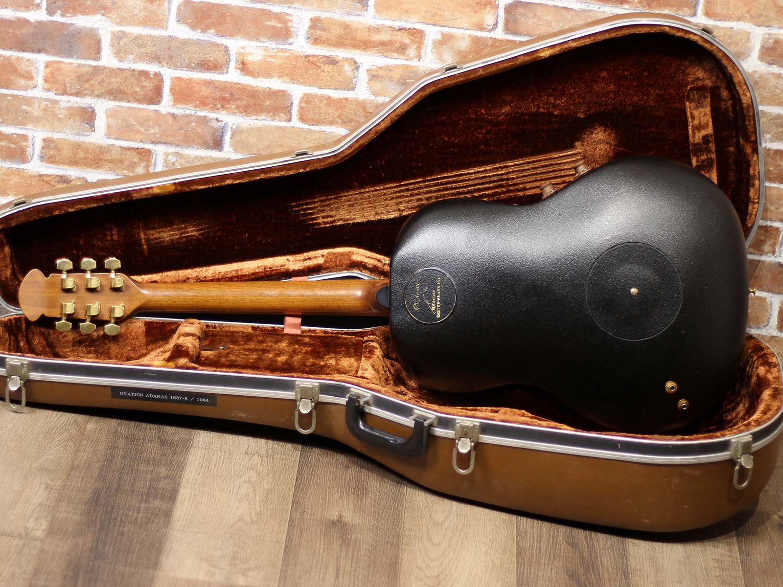 Ovation 1984 1687-8 ”Super Adamas Wood Knob”